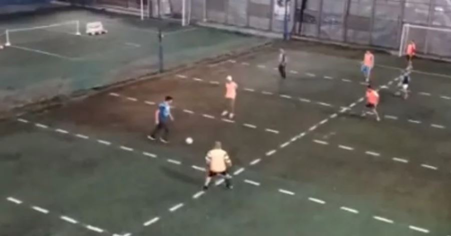 “Metegol humano”: la novedosa propuesta para jugar al fútbol respetando ...