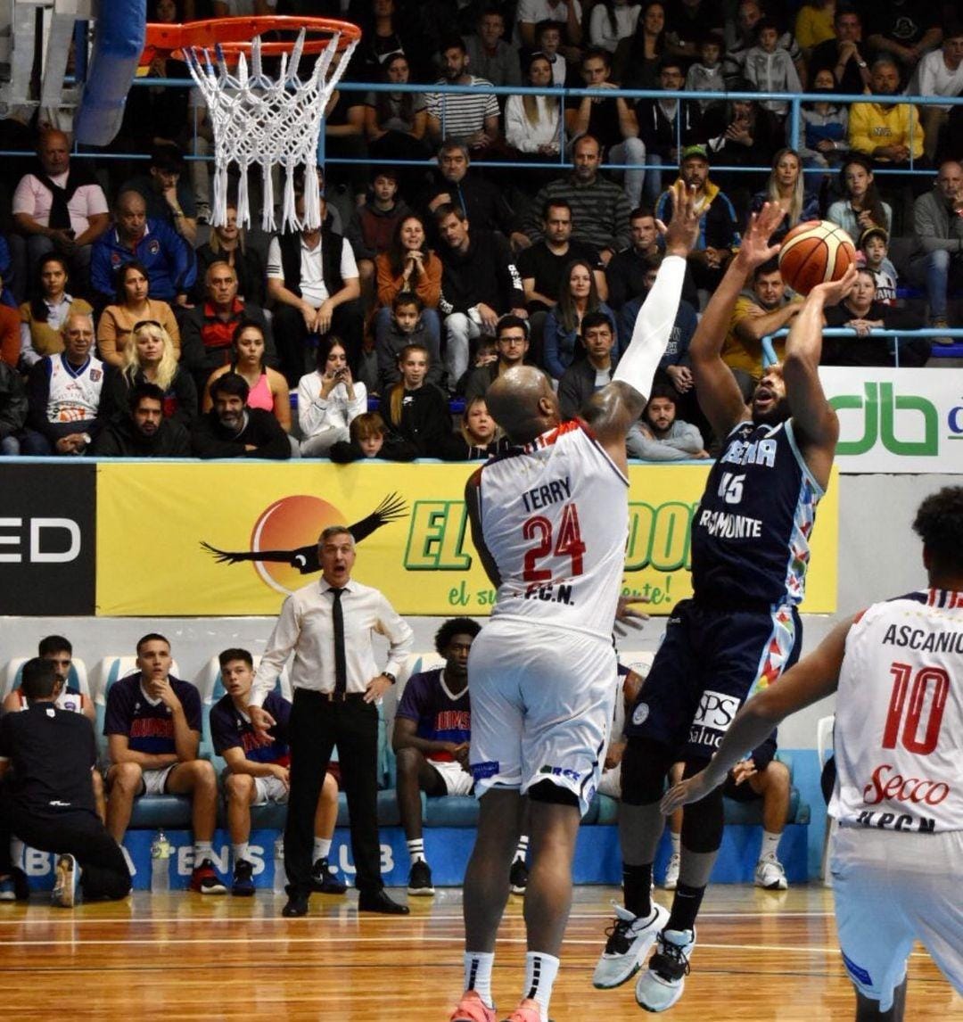 OTC | Samuel Givens, basquetbolista estadounidense, elogió a los ...