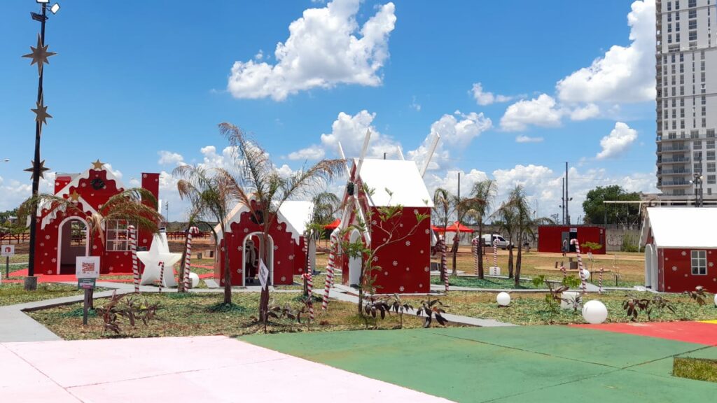 Parque Temático de la Navidad | Hoy encenderán las luces del arbolito ...