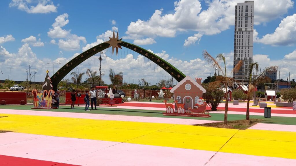 Parque Temático de la Navidad | Hoy encenderán las luces del arbolito ...