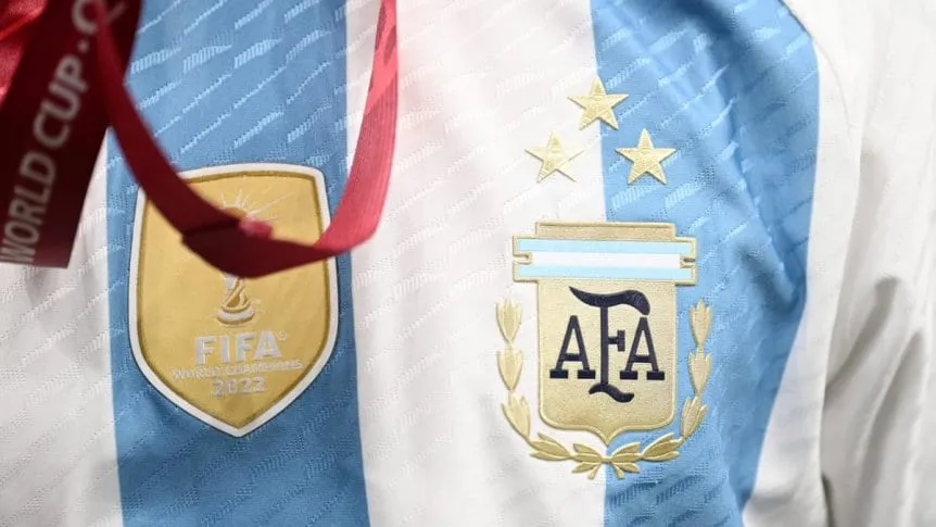 Se agotaron las camisetas de la Selección Argentina con las tres ...
