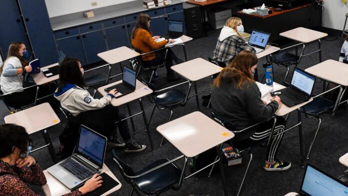 Chat GPT en las aulas: ¿cuáles son las ventajas y desventajas de su uso?