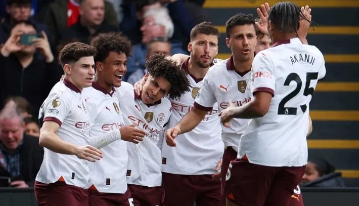 Con Julián Álvarez como titular, Manchester City venció a Crystal ...