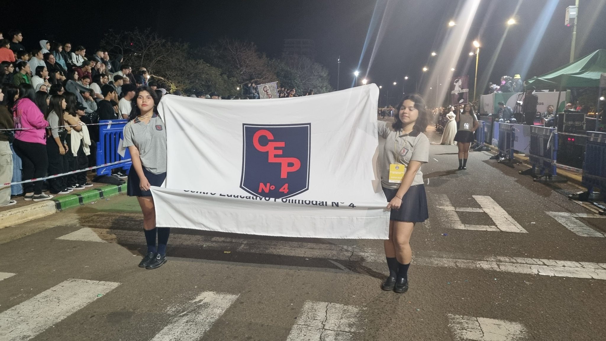 Estudiantina 2024: El Cep N° 4 presentó a sus soberanos - MisionesOnline
