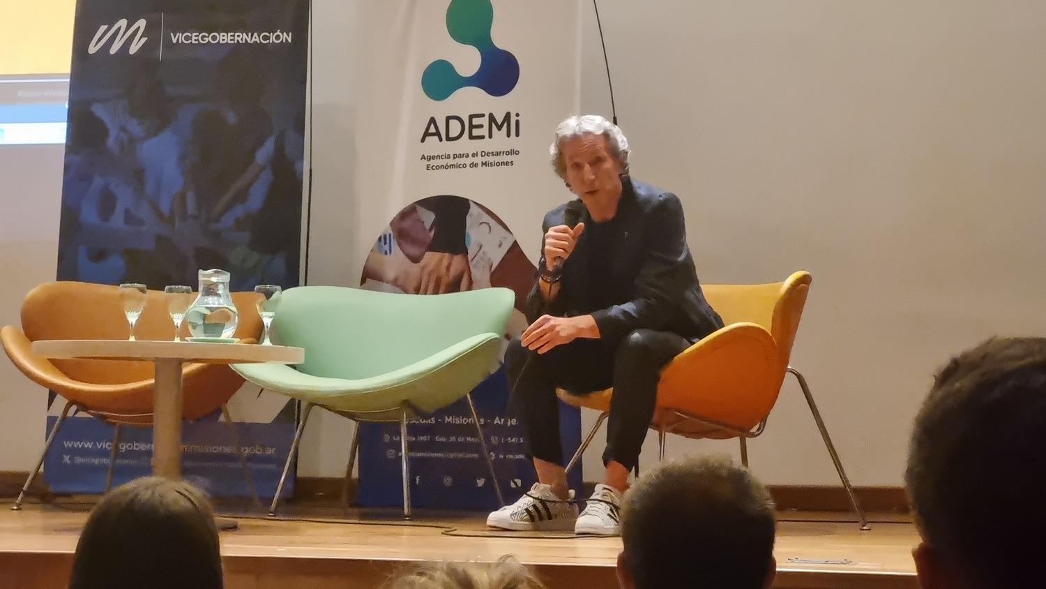 El reconocido diseñador gráfico Hernán Berdichevsky disertó en la ...
