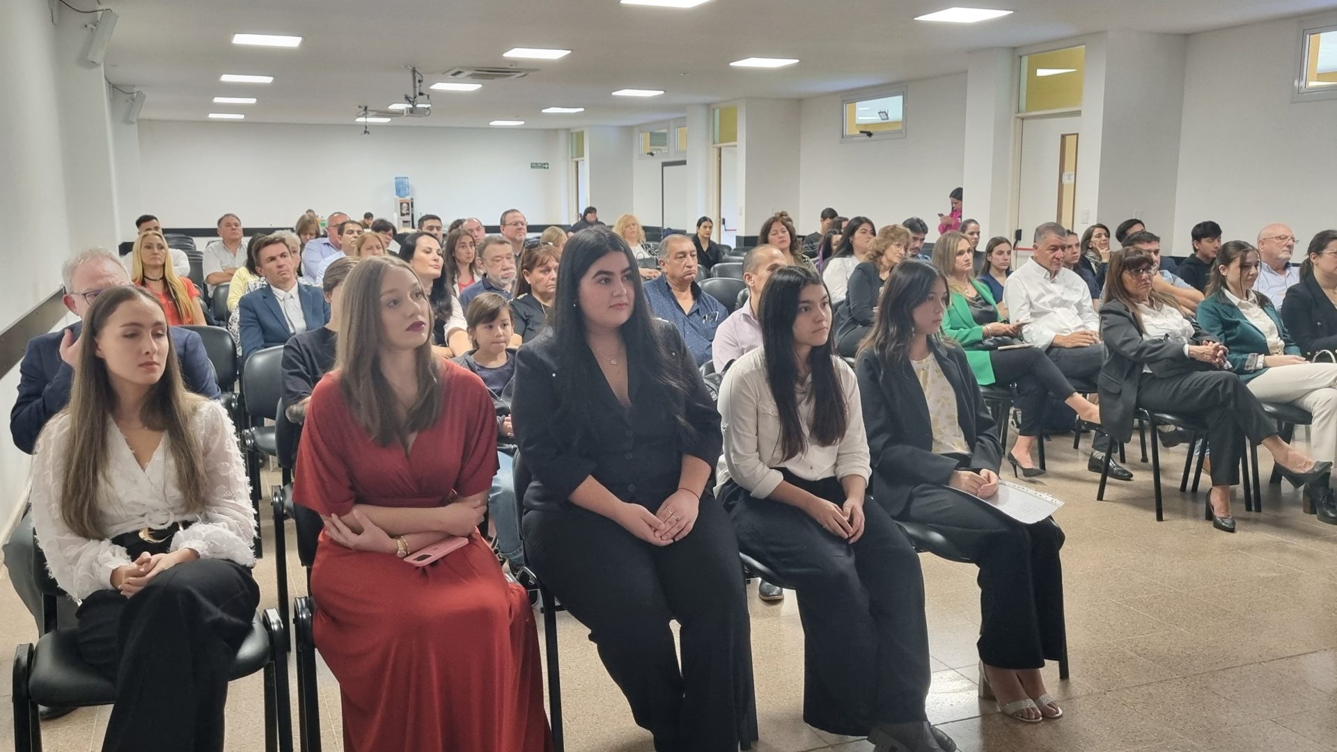 Doce años premiando la excelencia: alumnas de la UCAMI recibieron la ...