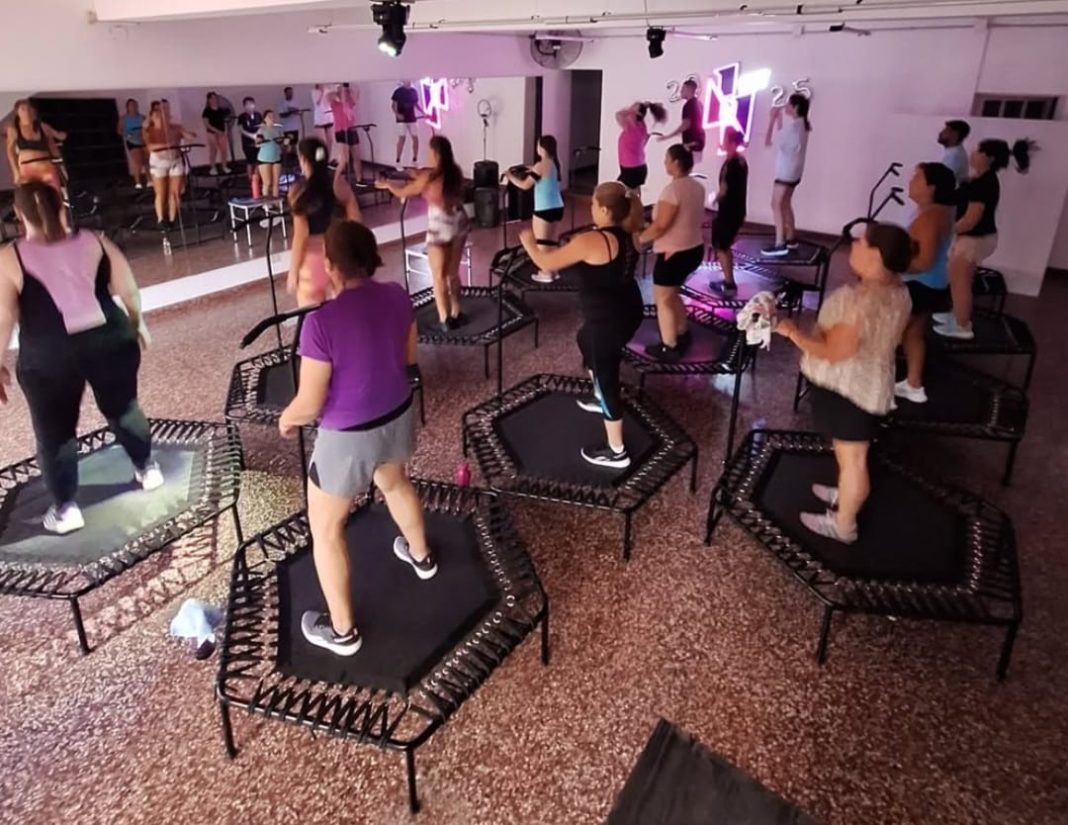 Qué es el Jumping, la rutina que gana terreno en Posadas con ...
