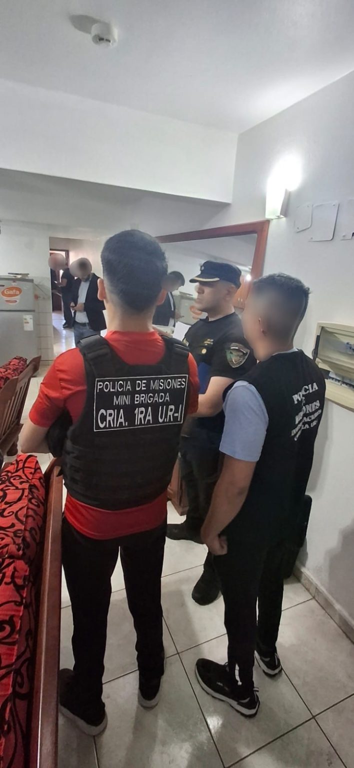 Peritan los teléfonos del detenido acusado de grabar a menores en una ...
