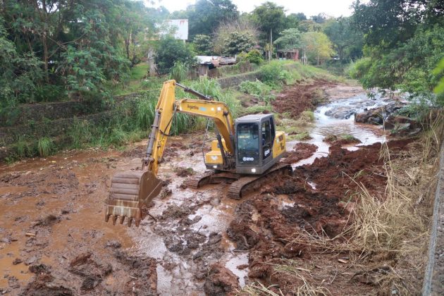 Limpian sectores críticos del arroyo Mbotaby en Oberá para enfrentar ...
